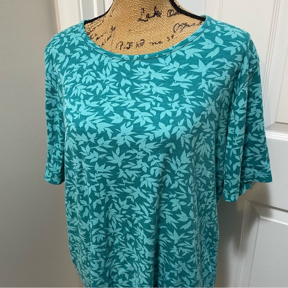 White Stag | Tops | Y2k Patterned Leaf Tee | Poshmark